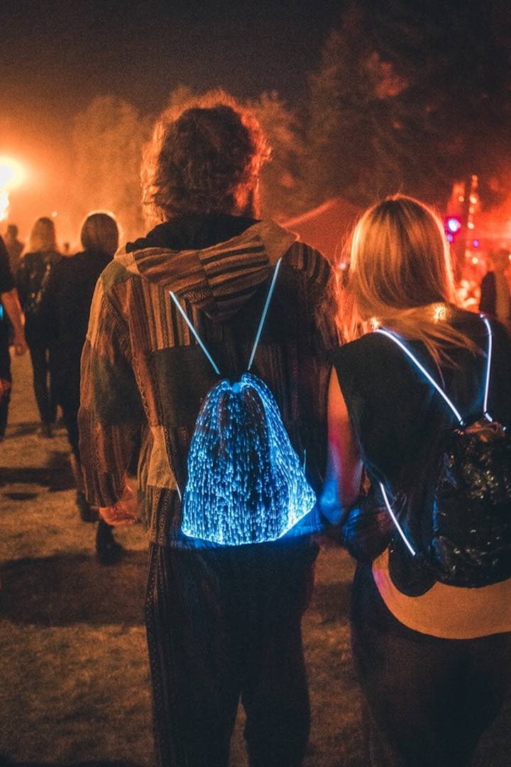 Nebulite: Smarte und farbig leuchtende Taschen für Festivals